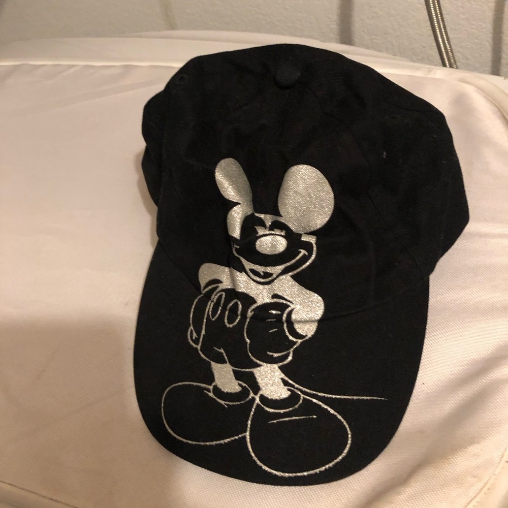 Disneyland Exclusive Silver Mickey Mouse Cap-790 $30 … - Gem